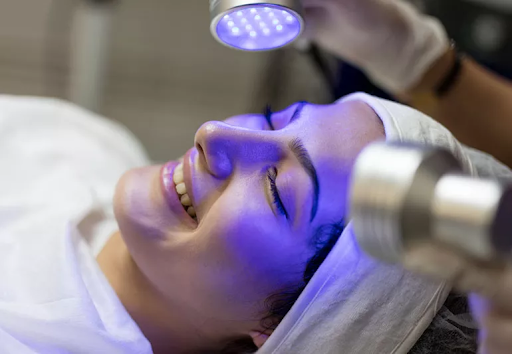 How Does Blue Light Therapy Work for Acne? - Cassandra Bankson